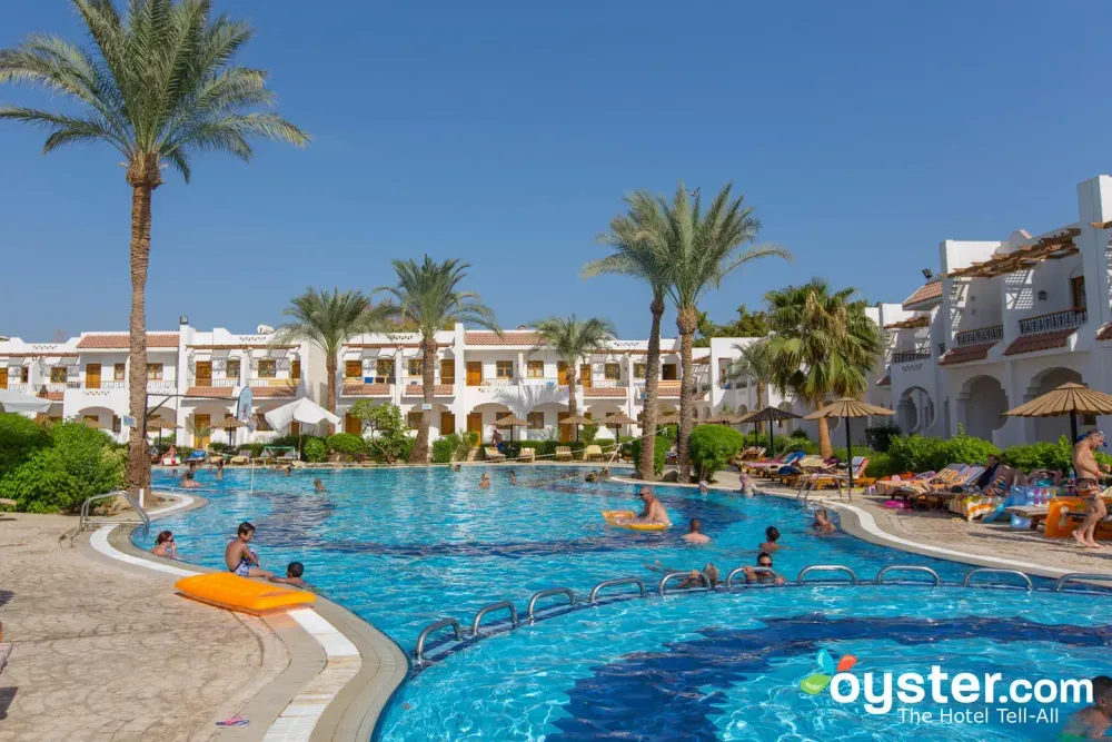 Dive Inn Resort Review: What To REALLY Expect If You Stay | Oyster.com