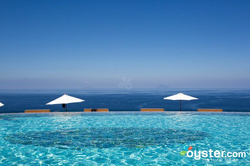 10 Drop Dead Gorgeous Hotel Infinity Pools Around the World | Oyster.com