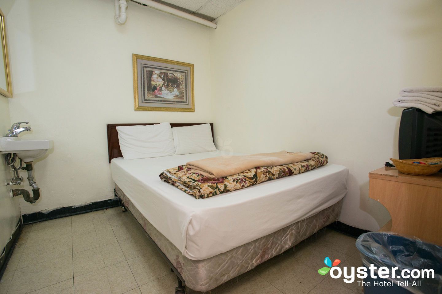 10 Hotel Rooms That Are Giving Us Nightmares