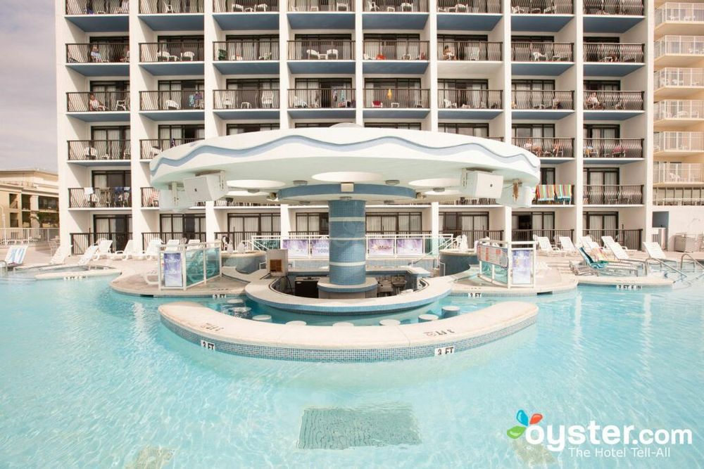 12 Best Swim-Up Bars in the U.S.