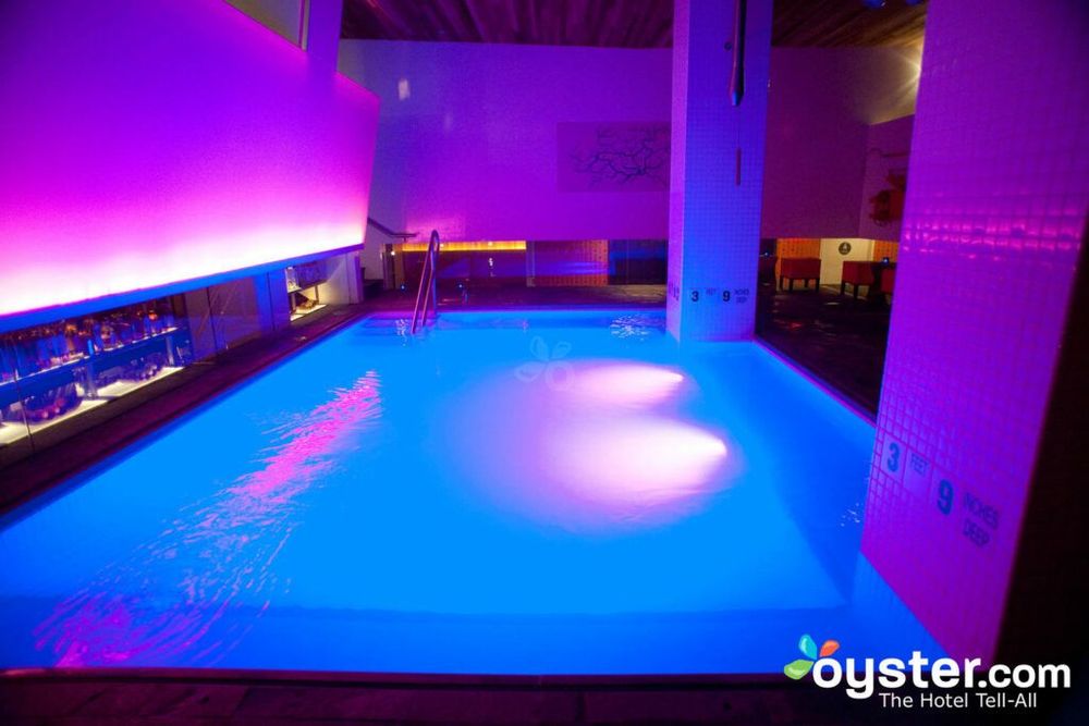 12 Best Swim-Up Bars in the U.S.