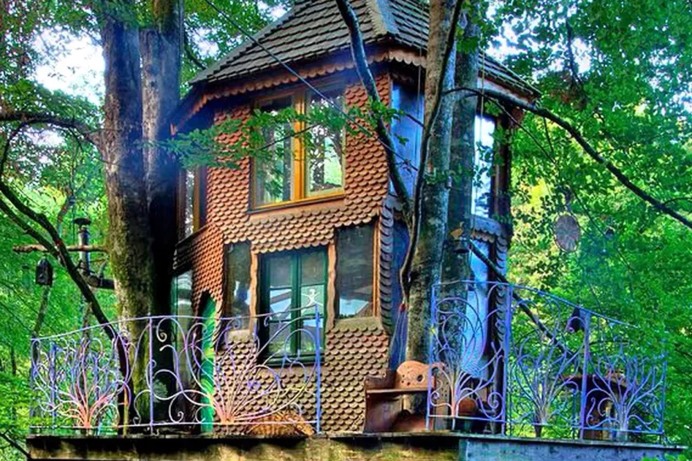 The 10 Coolest Treehouses You Can Actually Sleep In