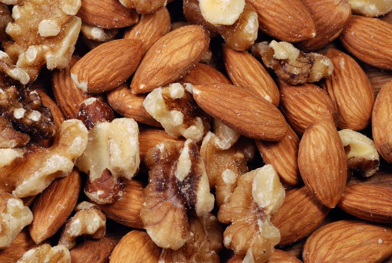7 Healthy Snacks for the Airplane That Nutrition Experts Love | Oyster.com