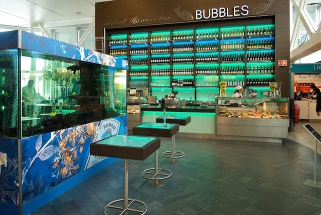 9 Amazing Airport Bars Around the World | Oyster.com