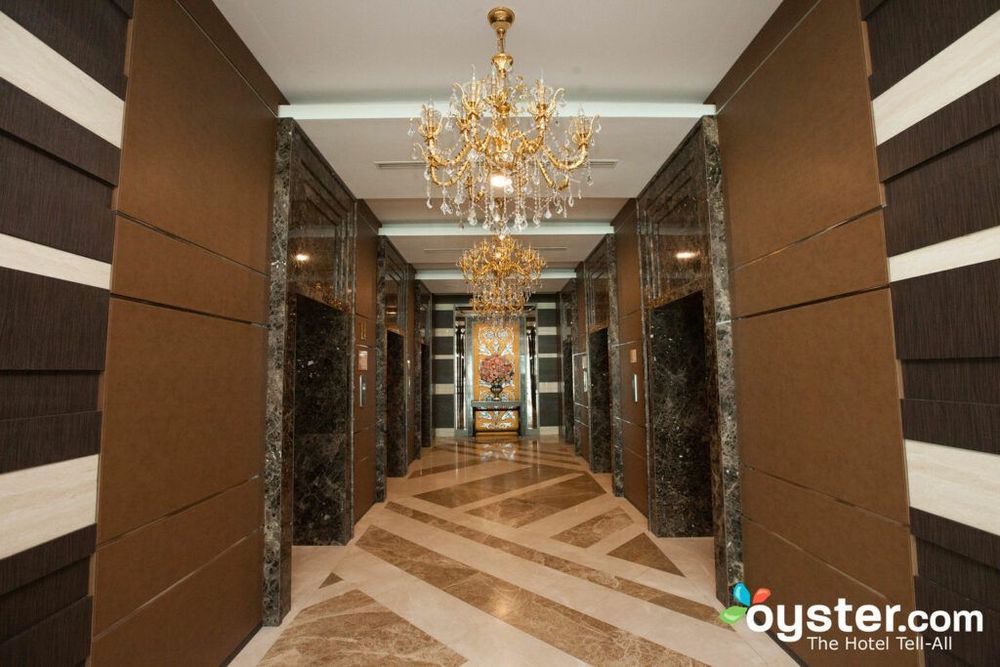 9 Luxury Malls Around the World That You Can (Technically) Sleep In ...