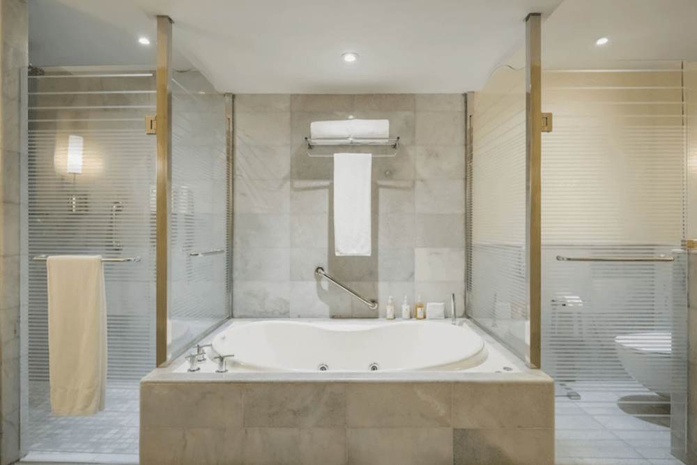 The 12 Best Hotels With in-Room Jacuzzis in the World