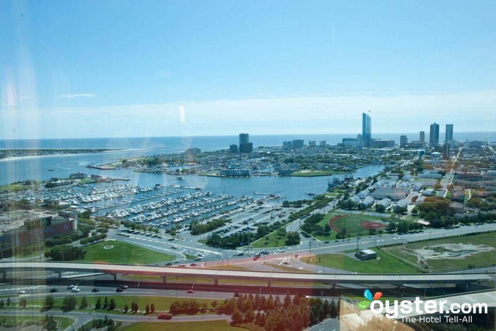 The 7 Most Decadent Hotel Room Service Menus in the World, Revealed