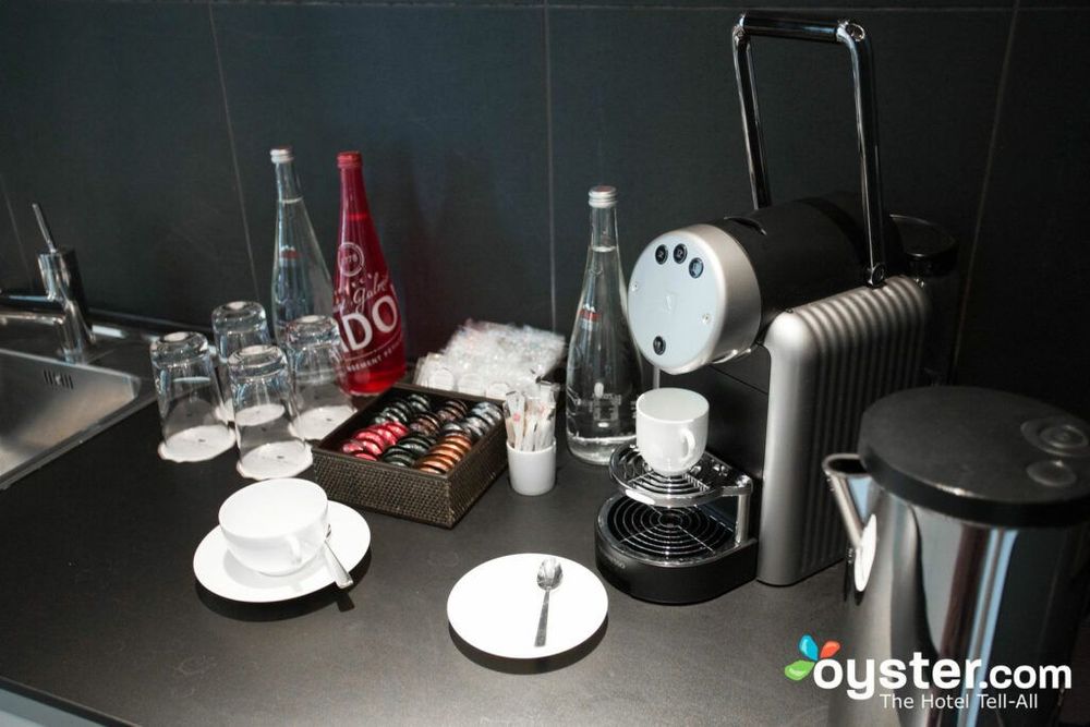The 7 Most Decadent Hotel Room Service Menus in the World, Revealed ...