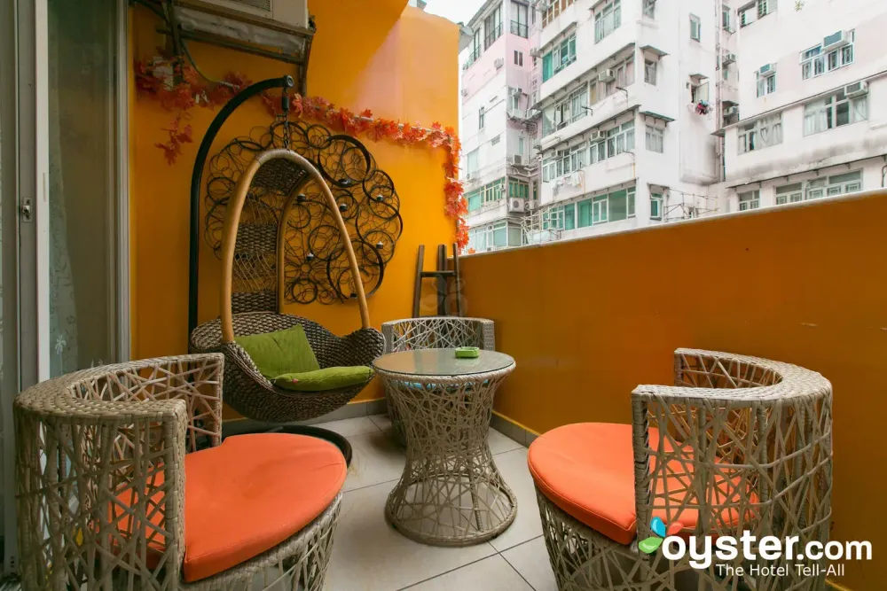 Snooze Capsule Hotel Review: What To REALLY Expect If You Stay