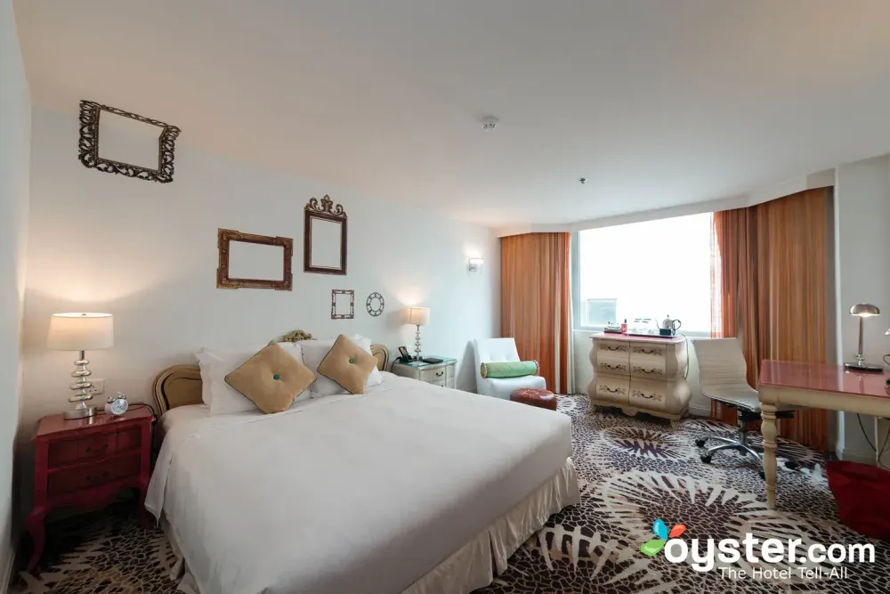 The Luxe Manor Review: What To REALLY Expect If You Stay | Oyster.com