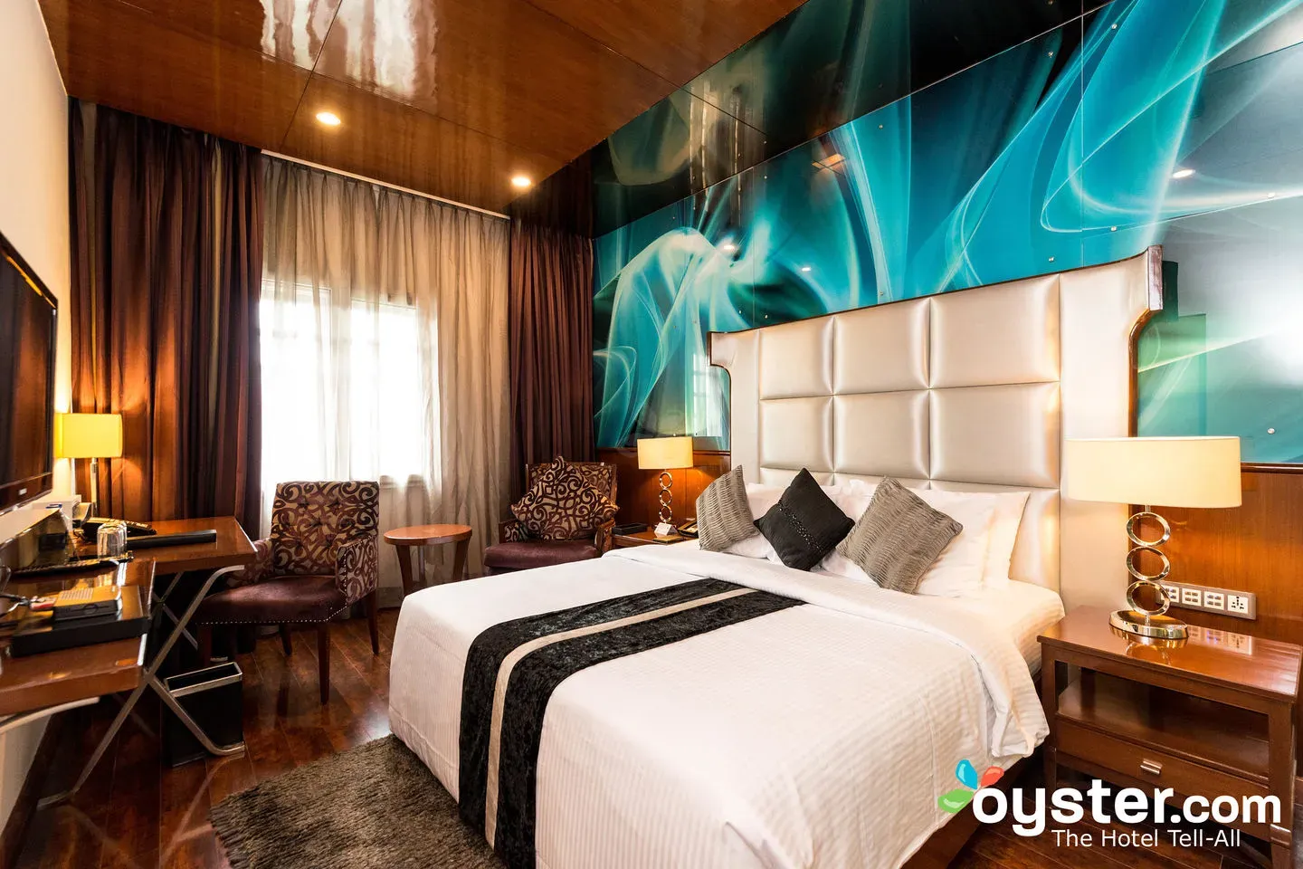 The Elanza Hotel Review: What To REALLY Expect If You Stay | Oyster.com