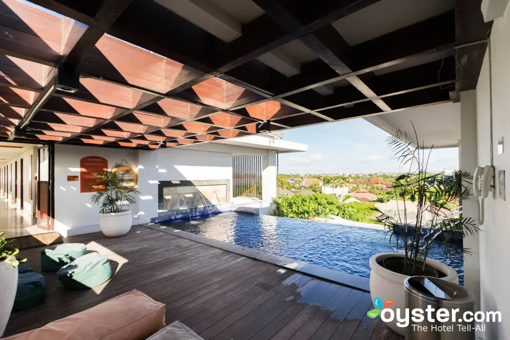 Harris Hotel Seminyak Review: What To REALLY Expect If You Stay