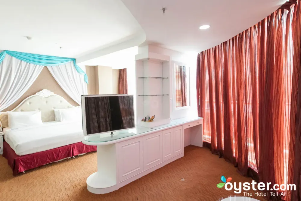 Pacific Palace Hotel Review: What To REALLY Expect If You Stay | Oyster.com