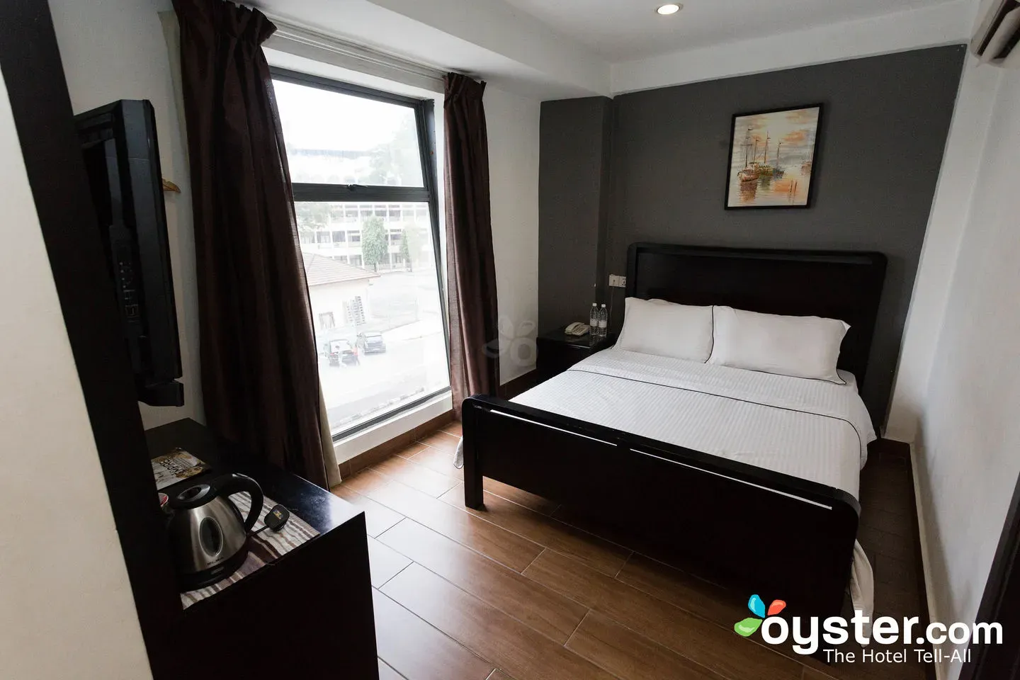 Crossroads Hotel Review: What To REALLY Expect If You Stay