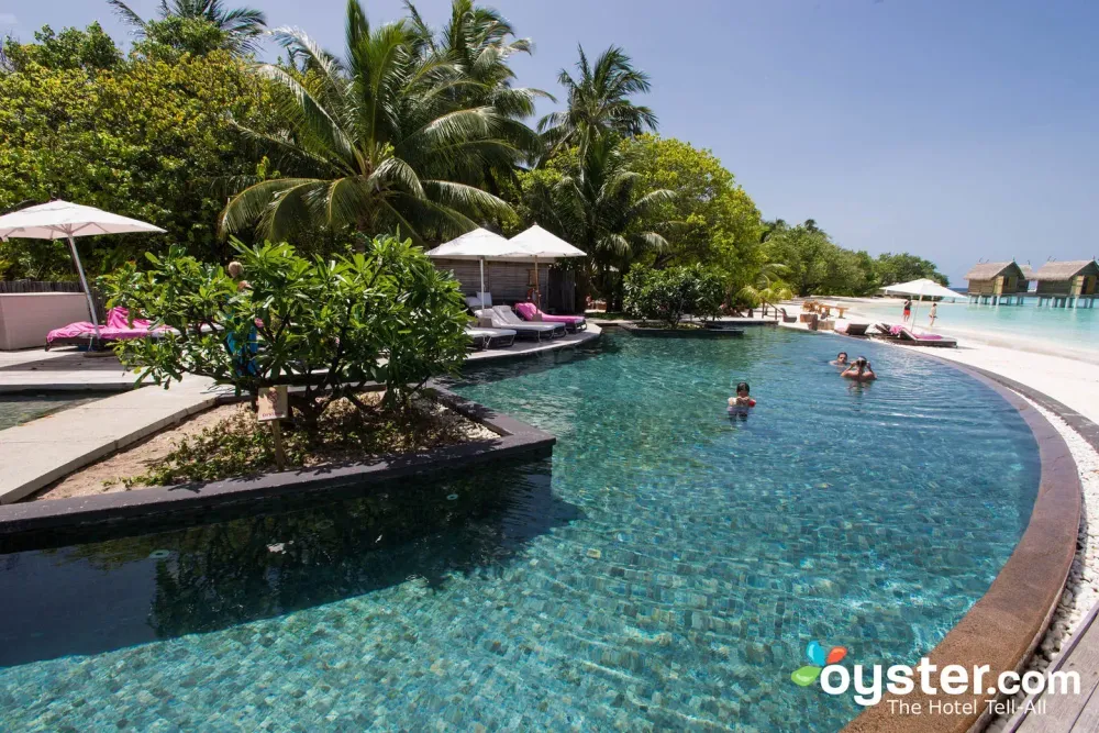 Constance Moofushi Review: What To REALLY Expect If You Stay