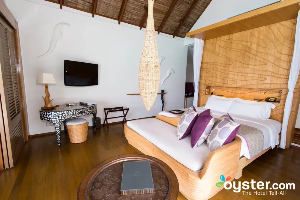 Constance Moofushi Review: What To REALLY Expect If You Stay