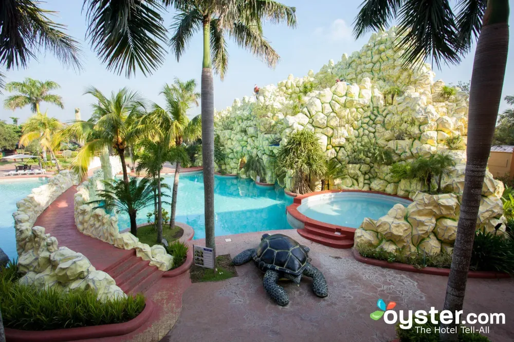 Tanza Oasis Hotel and Resort Review: What To REALLY Expect If You Stay ...