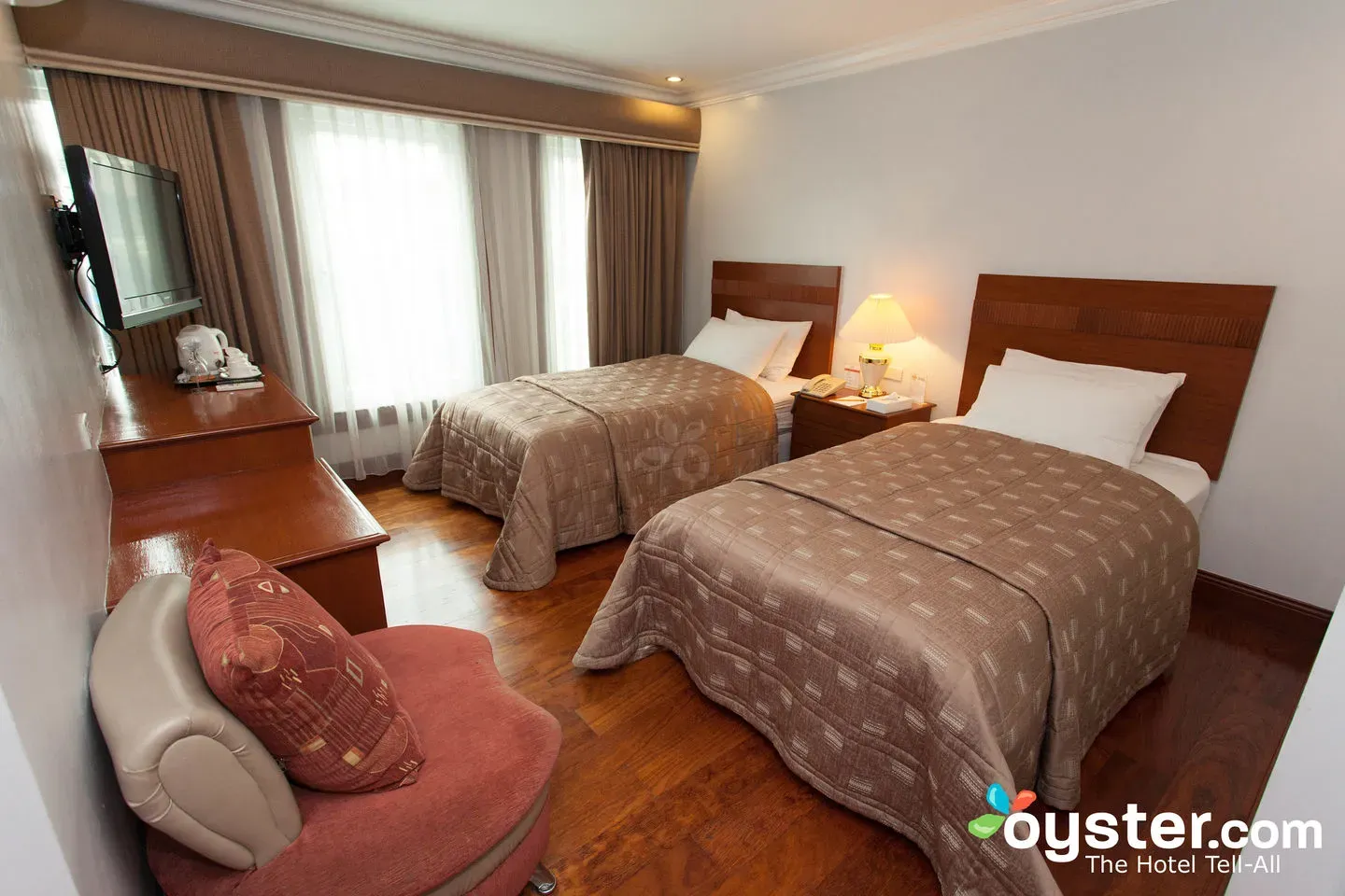 VIP Suite Review: What To REALLY Expect If You Stay | Oyster.com