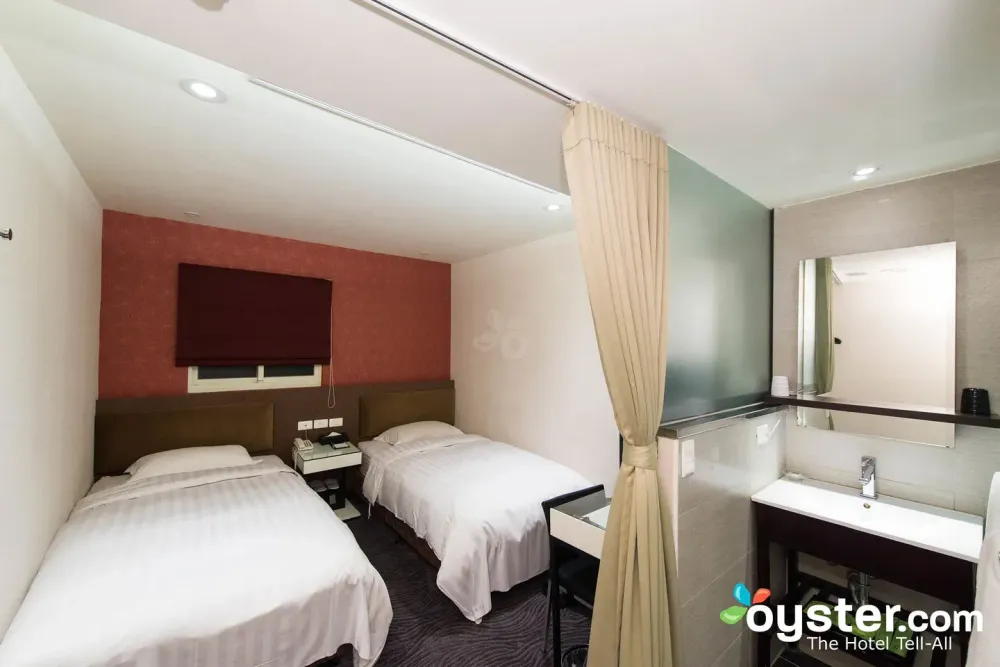 Hotel Puri Ximen Branch Review: What To REALLY Expect If You Stay