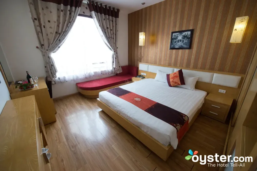 Tu Linh Palace Hotel Review: What To REALLY Expect If You Stay