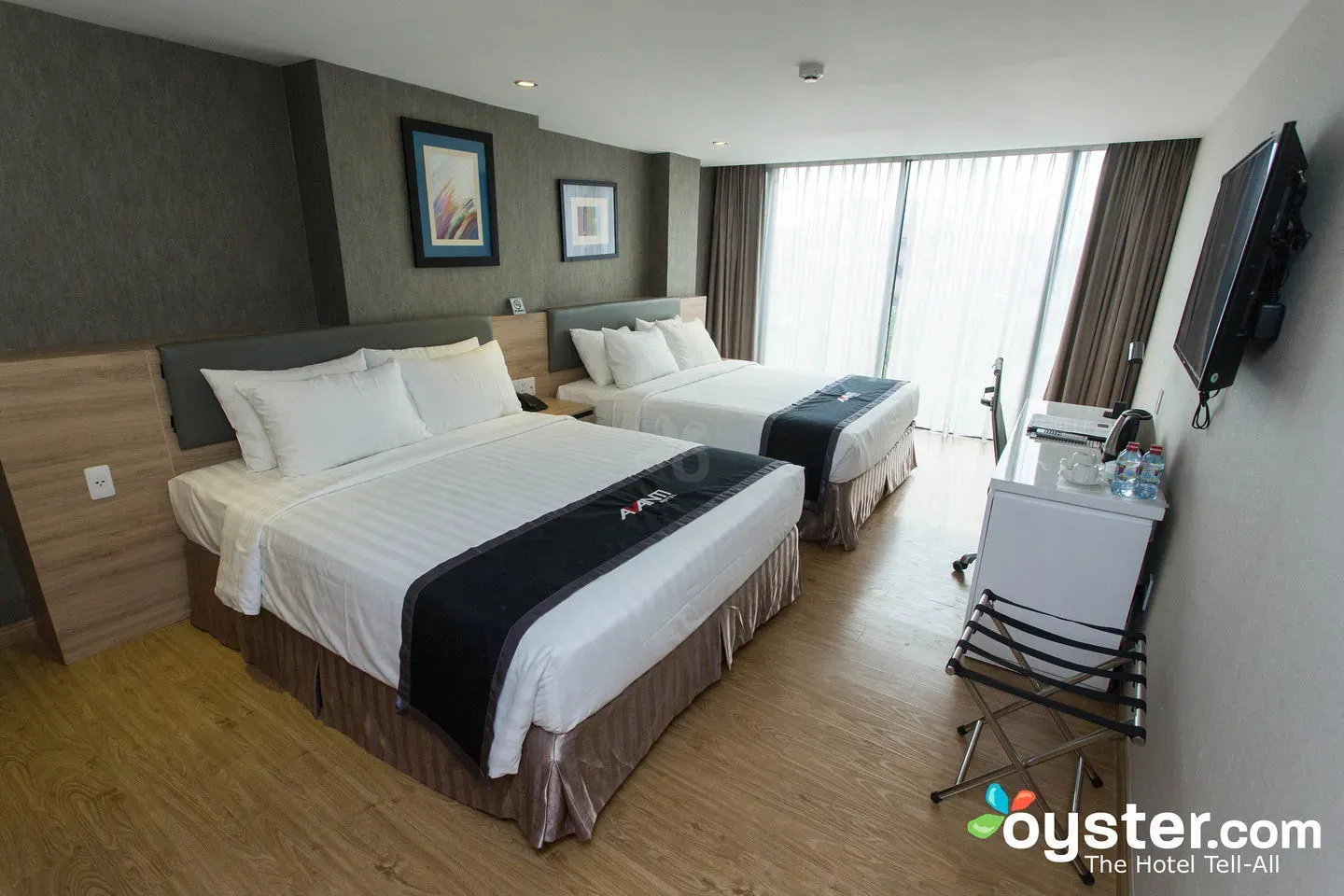Avanti Hotel Review: What To REALLY Expect If You Stay | Oyster.com