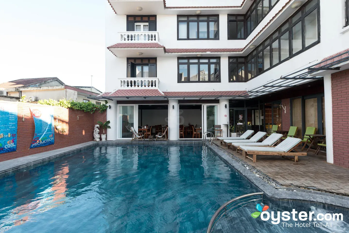 Aurora Riverside Hotel Review: What To REALLY Expect If You Stay