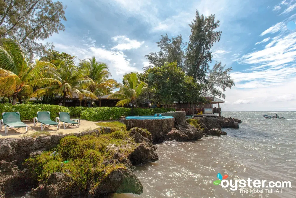 Las Rocas Resort & Dive Center Review: What To REALLY Expect If You Stay