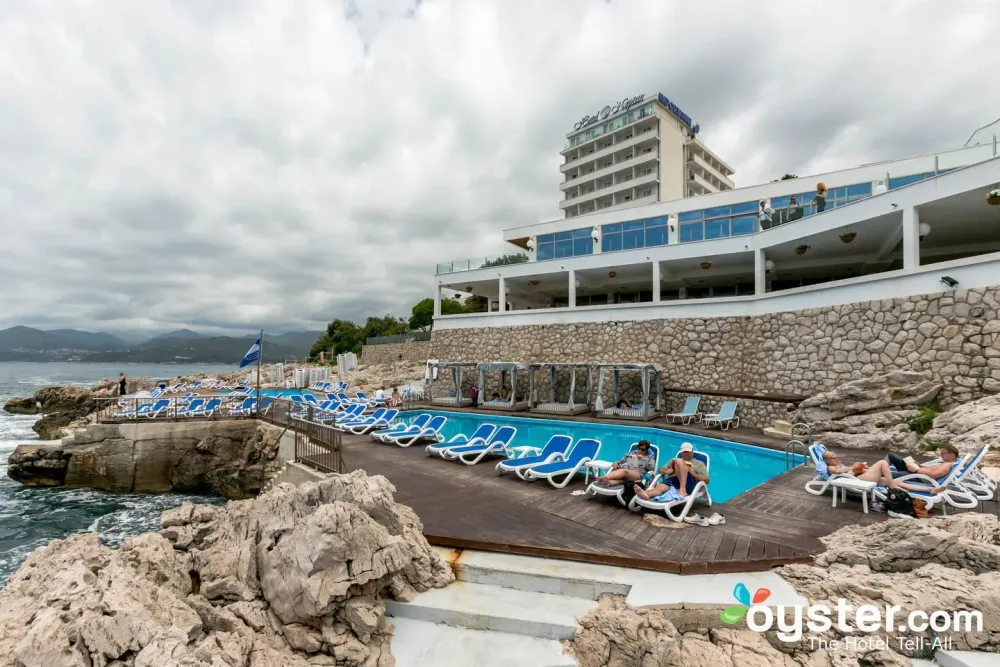 Neptun Hotel Review: What To REALLY Expect If You Stay