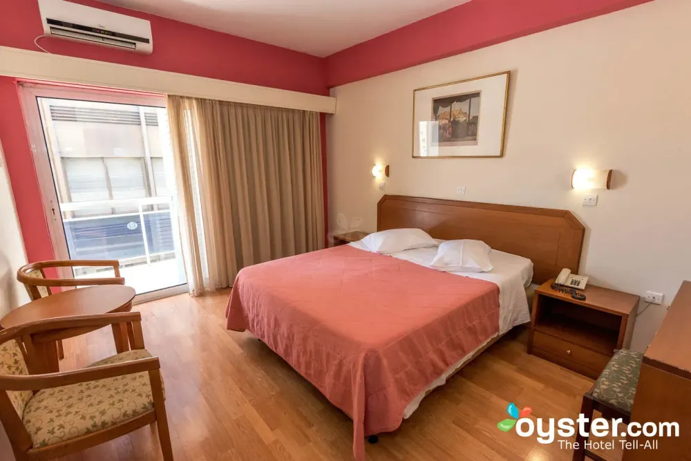 Economy Hotel Review: What To REALLY Expect If You Stay