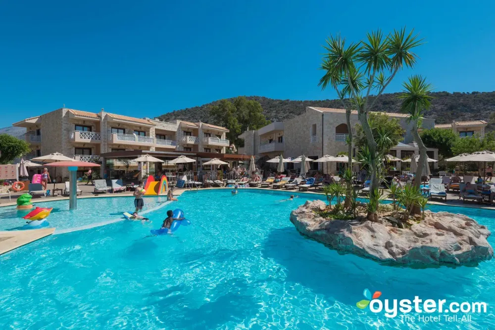 Cactus Royal Spa & Resort Review: What To REALLY Expect If You Stay