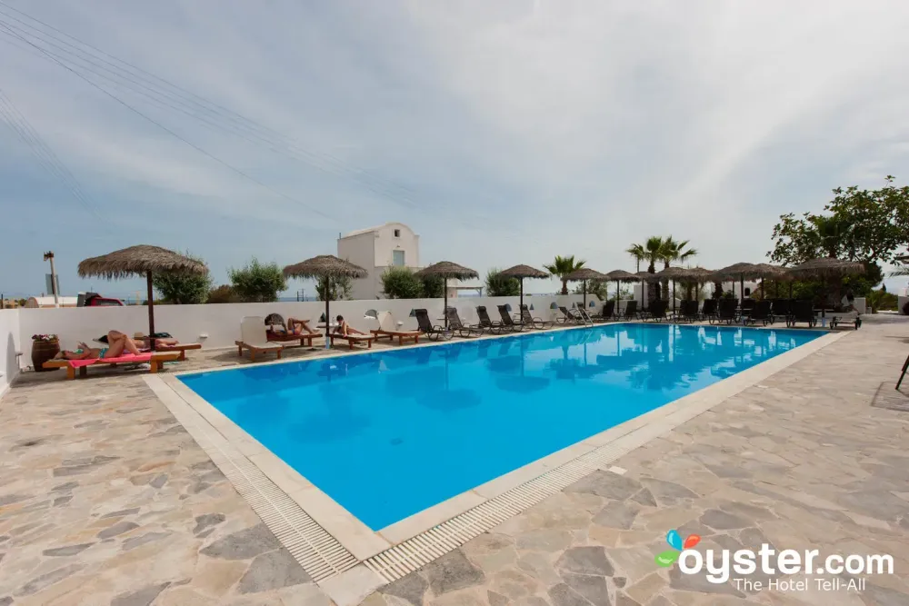 Alexandra Hotel Review: What To REALLY Expect If You Stay