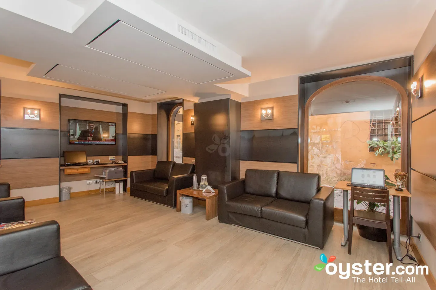 Hotel Trevi Review: What To REALLY Expect If You Stay