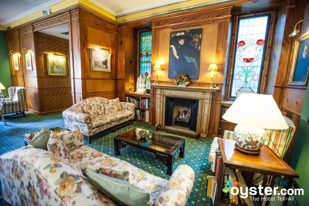 Hotel Victoria Review: What To REALLY Expect If You Stay