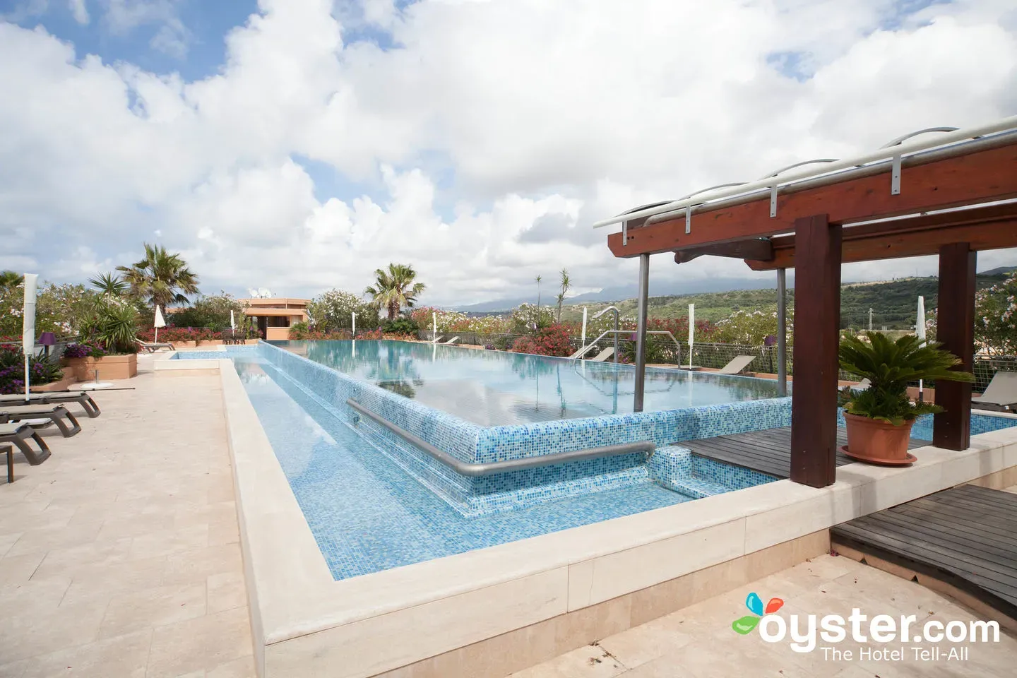 Acacia Resort Review: What To REALLY Expect If You Stay | Oyster.com