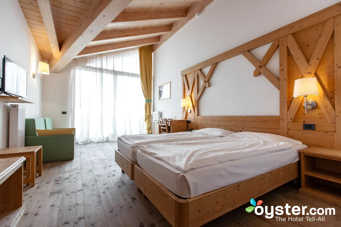 Hotel Alpine Mugon Review: What To REALLY Expect If You Stay