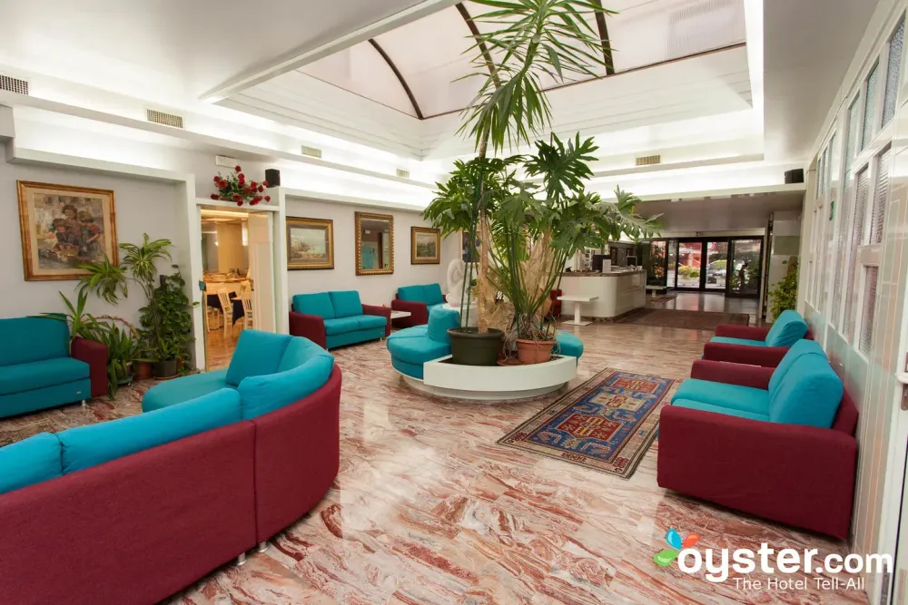 Alexander Hotel Review: What To REALLY Expect If You Stay