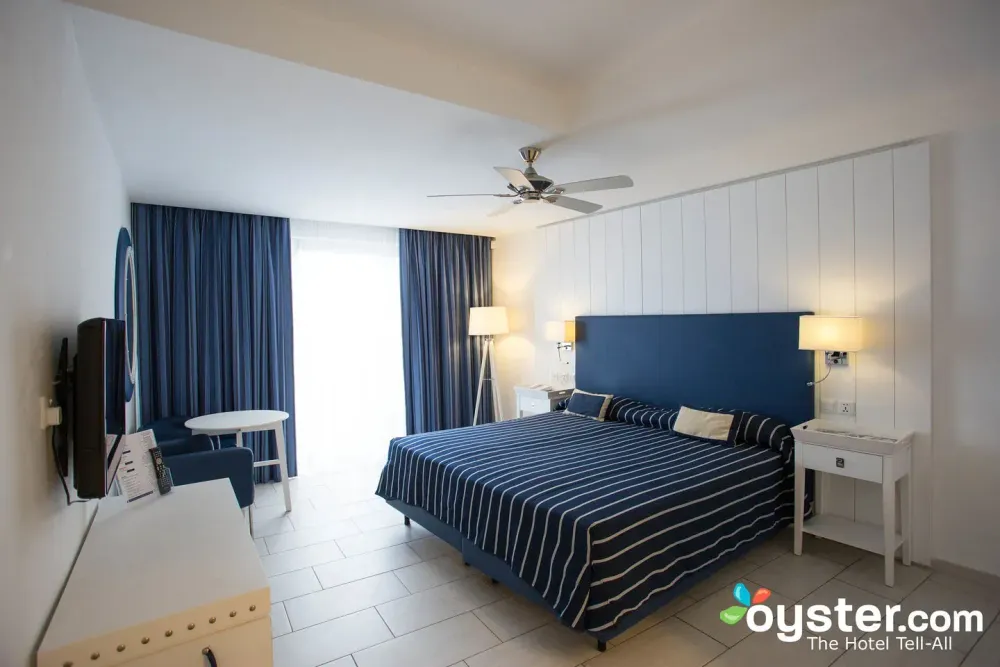 db Seabank Resort + Spa Review: What To REALLY Expect If You Stay
