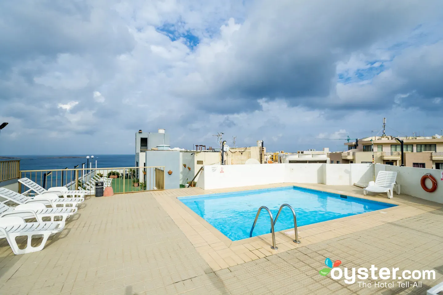 Primera Hotel Review: What To REALLY Expect If You Stay