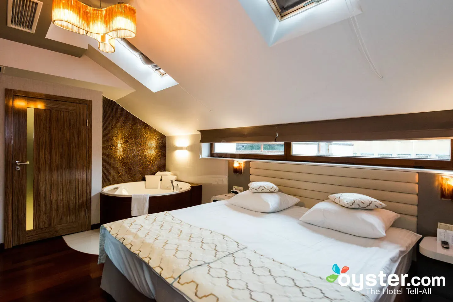 Metropolis Design Hotel Review: What To REALLY Expect If You Stay ...
