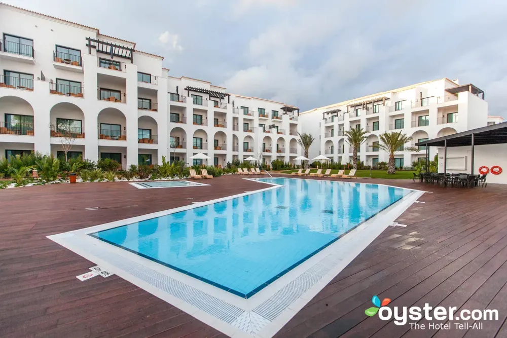 Pine Cliffs Residence Review: What To REALLY Expect If You Stay