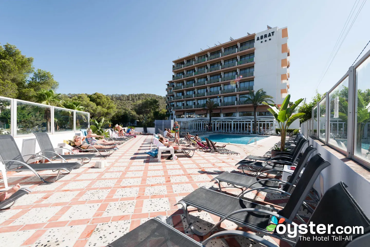 Hotel Abrat Review: What To REALLY Expect If You Stay