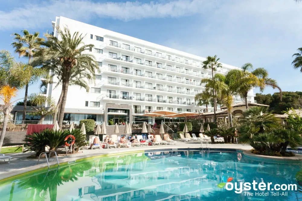 Hotel Riu Bravo Review: What To REALLY Expect If You Stay