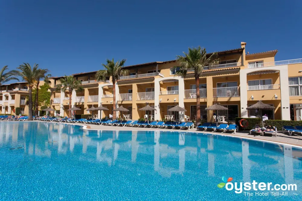 Hotel & Apartments Club Del Sol Review: What To REALLY Expect If You Stay