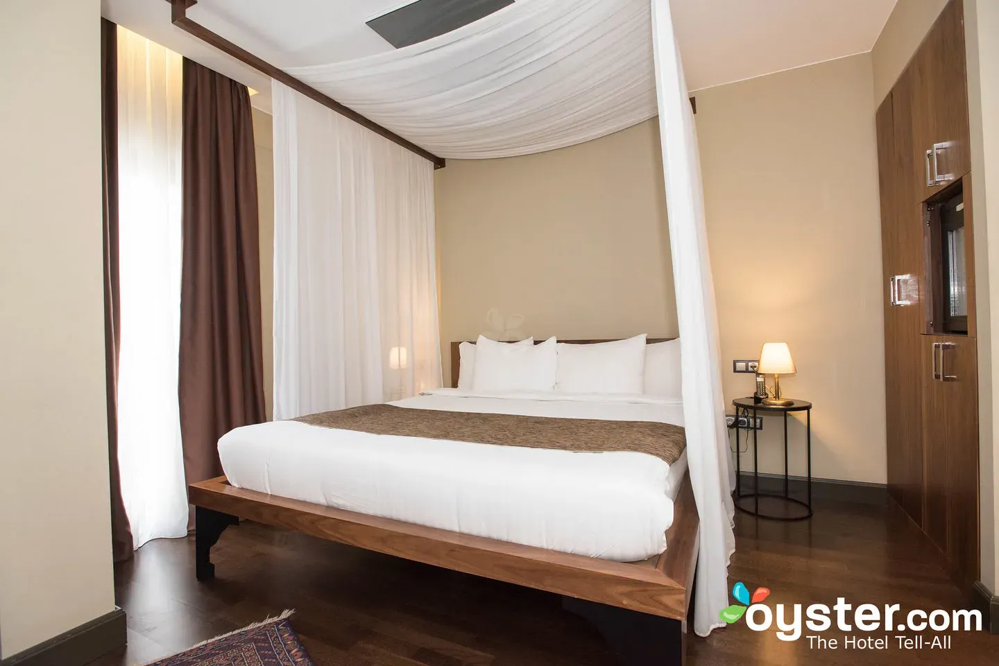 Juliet Rooms & Kitchen Review: What To REALLY Expect If You Stay