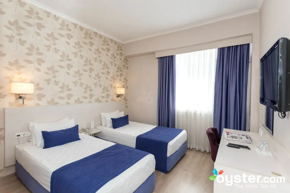 Walk In Hotel Review: What To REALLY Expect If You Stay | Oyster.com