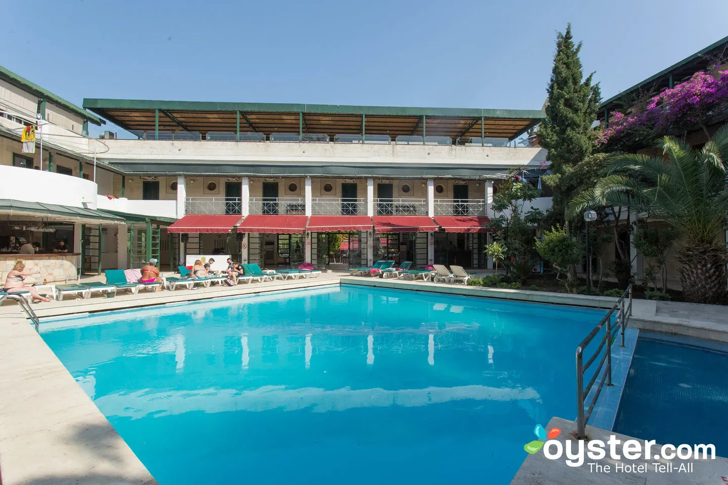 Colossus Hotel Review: What To REALLY Expect If You Stay