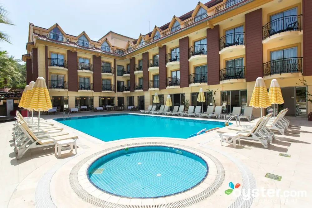 Astoria Hotel Review: What To REALLY Expect If You Stay