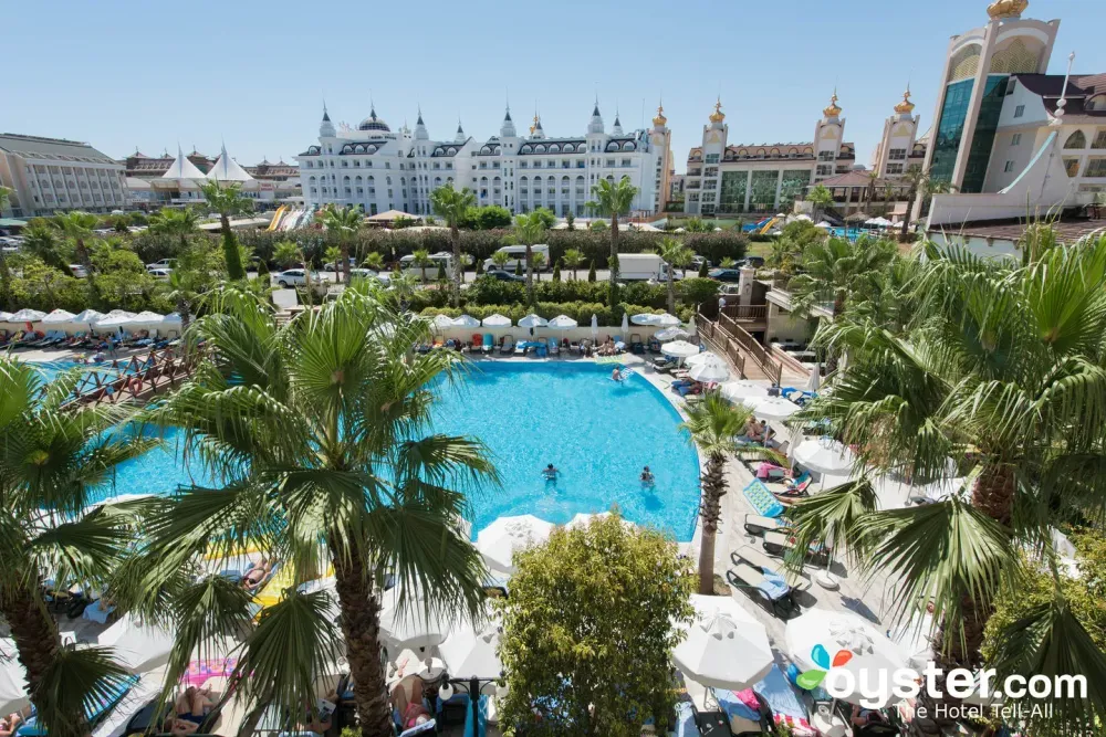 Side Crown Palace Review: What To REALLY Expect If You Stay