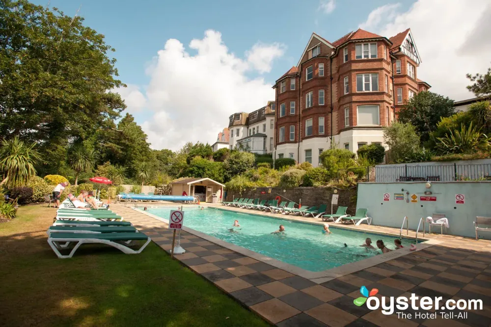 Chine Hotel Review: What To REALLY Expect If You Stay