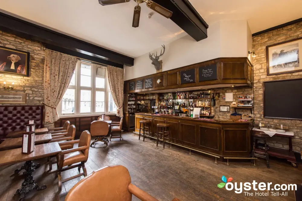 Snooty Fox Hotel Review: What To REALLY Expect If You Stay